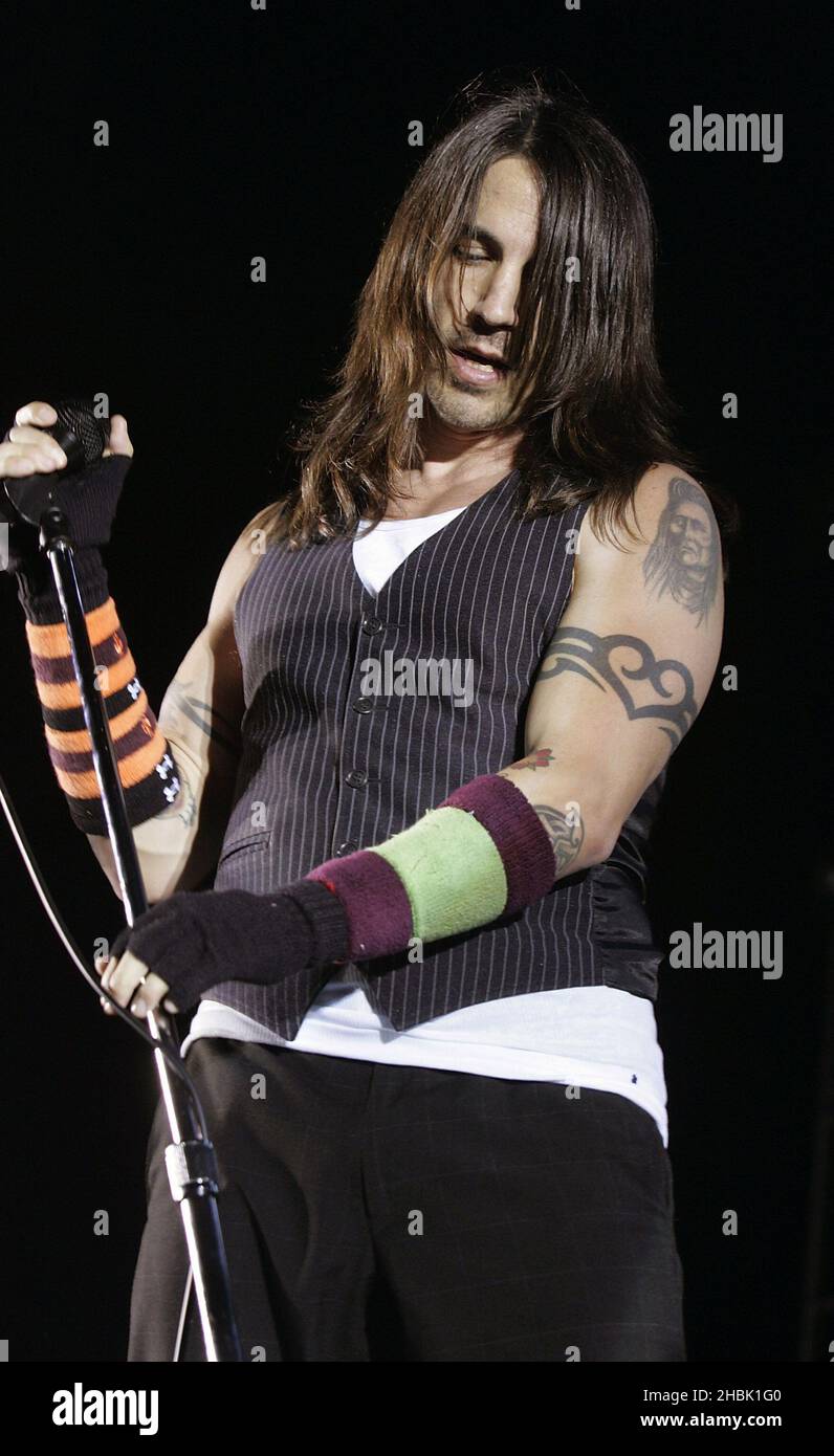 The Red Hot Chili Peppers lead singer, Anthony Keidis, performs at The ...