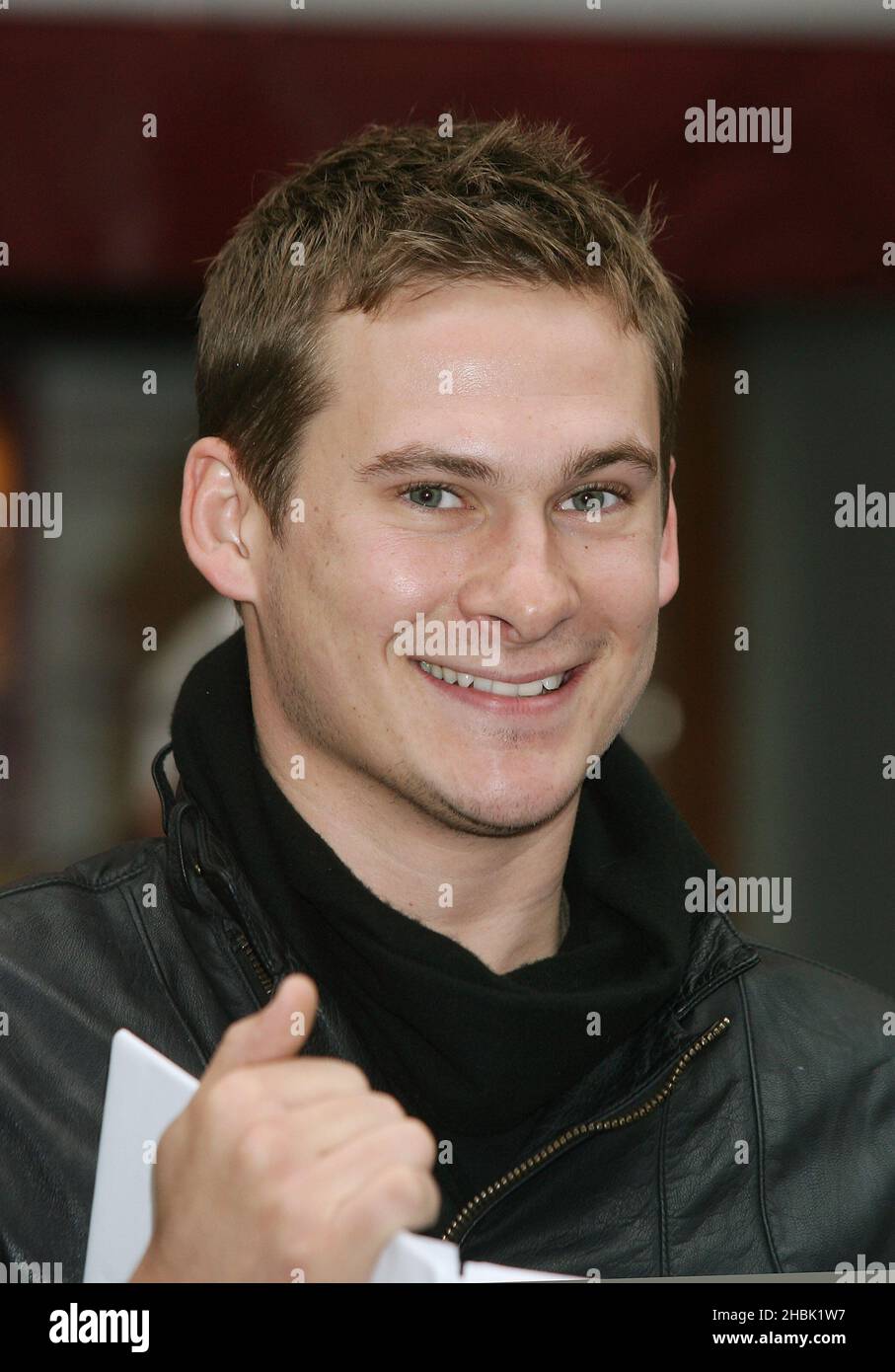 Lee Ryan joins his new 'band mates' for carol singing at Costa, Argyll ...