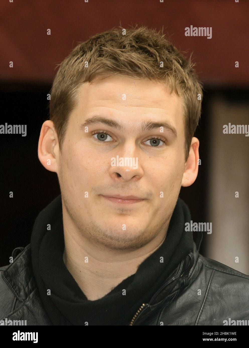 Lee Ryan joins his new 'band mates' for carol singing at Costa, Argyll ...