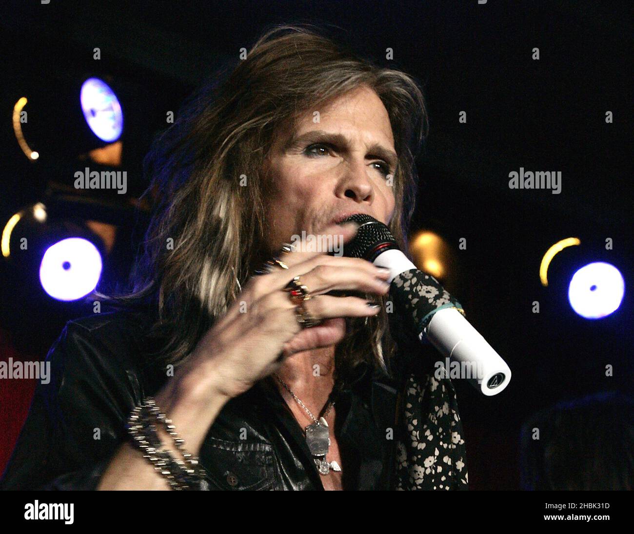 Steven tyler singing hi-res stock photography and images - Alamy