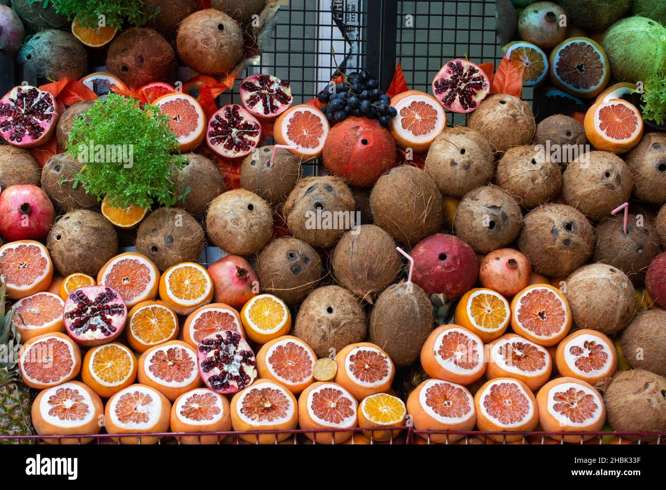 Sale of various fruits at the local market Stock Photo - Alamy