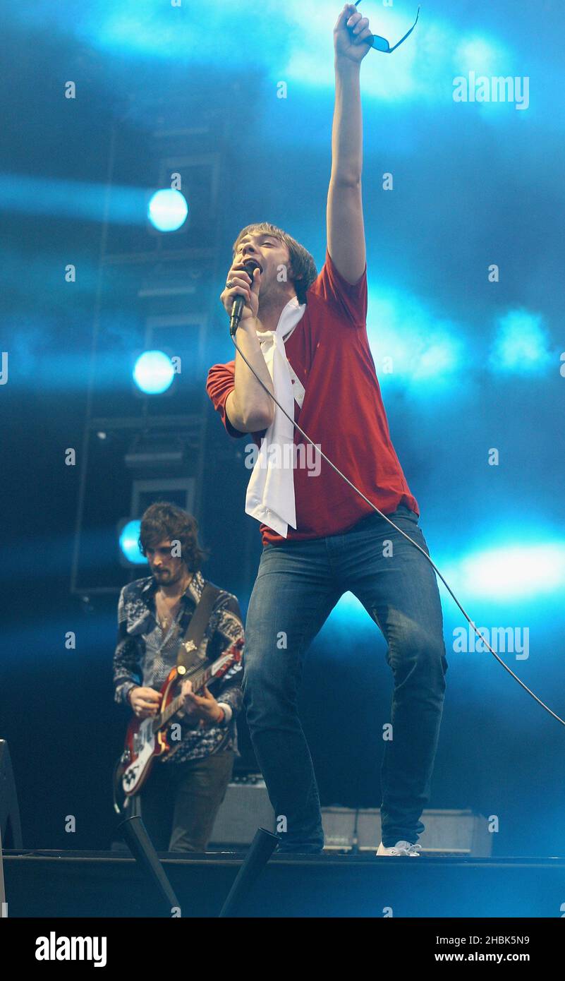 Kasabian live at isle of wight festival hi-res stock photography and ...