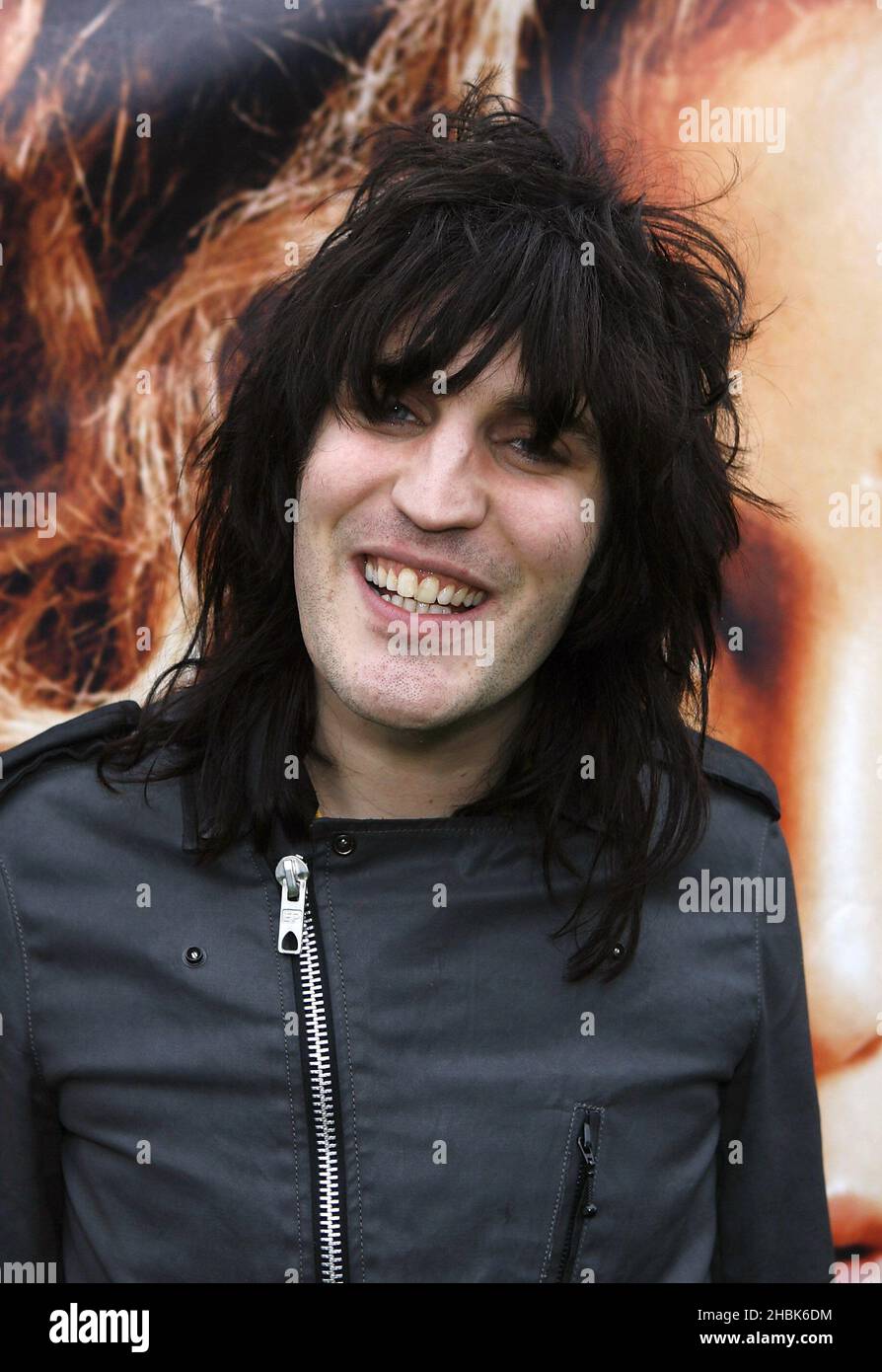 Noel Fielding poses backstage at the 'Hard Rock Cafe Backstage' at the ...