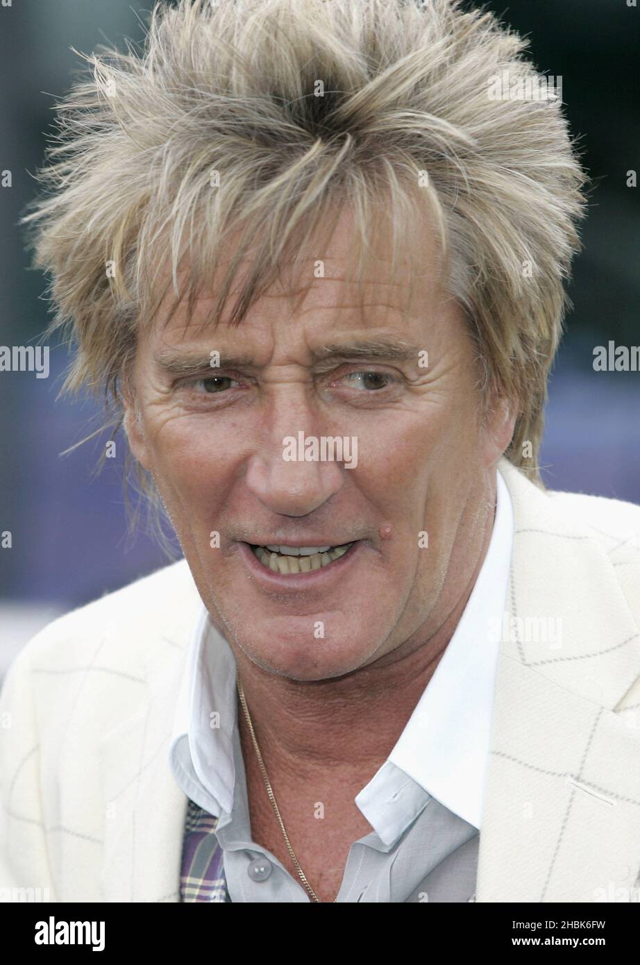 Singer Rod Stewart signs Gibson Guitar replica at Gibson Guitartown ...