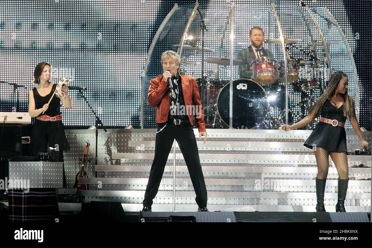 Rod stewart performs at twickenham stadium greater london hi-res stock ...