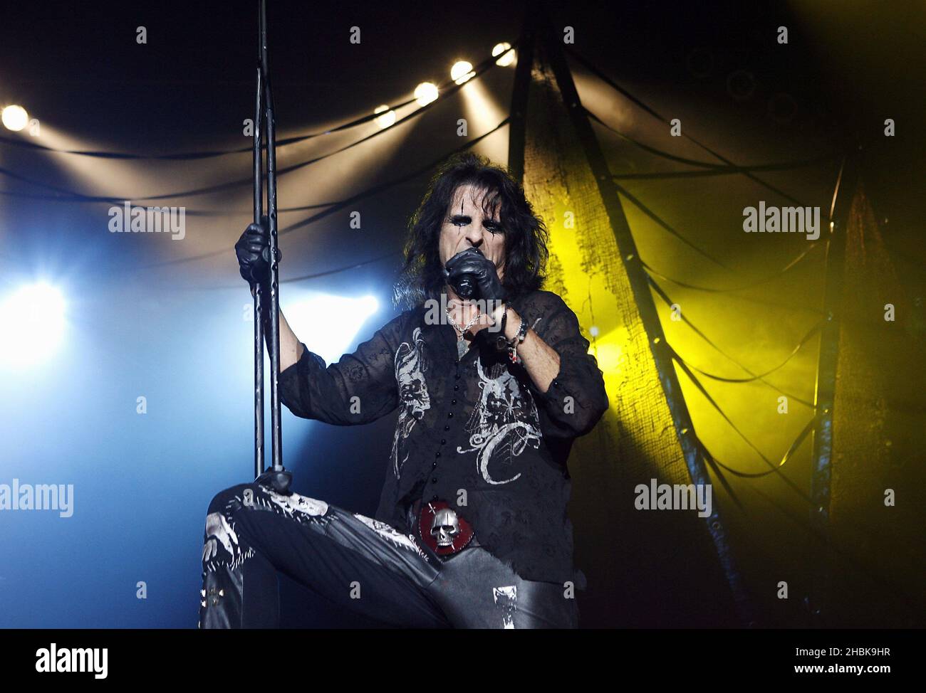 Alice Cooper performs on stage at Wembley Arena in London Stock Photo ...