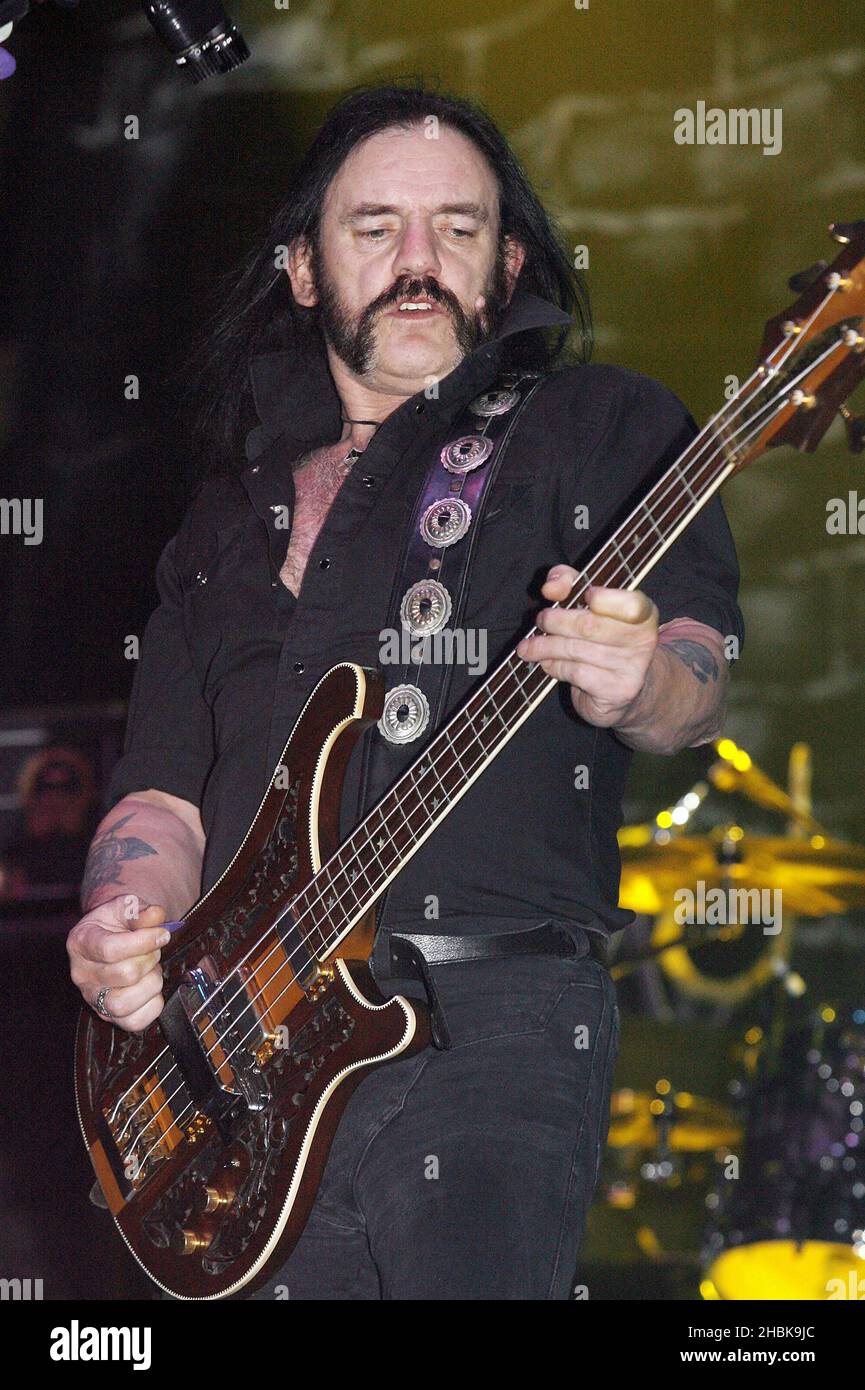 Lemmy Kilminster of Motorhead supports Alice Cooper in concert at ...