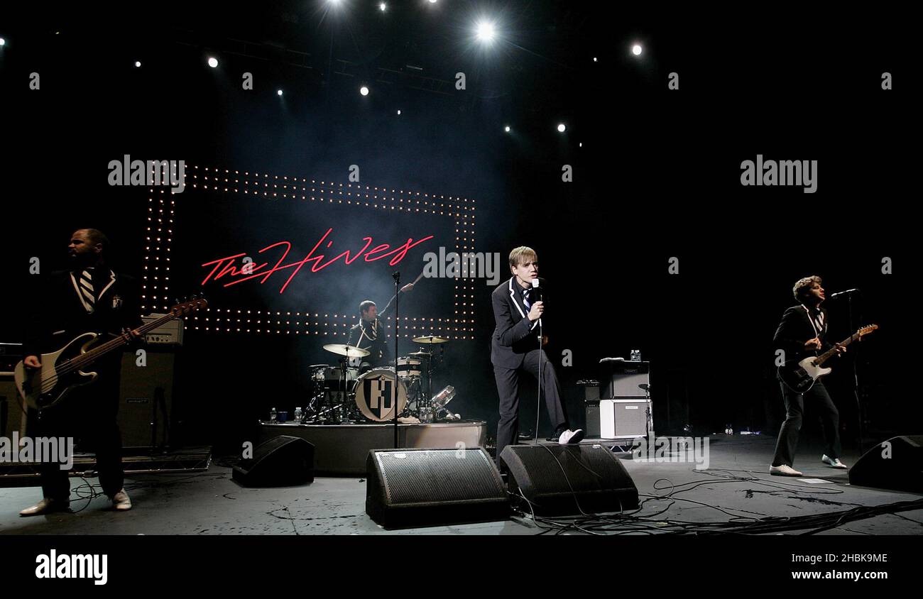 Perform on stage hammersmith apollo hi-res stock photography and images ...