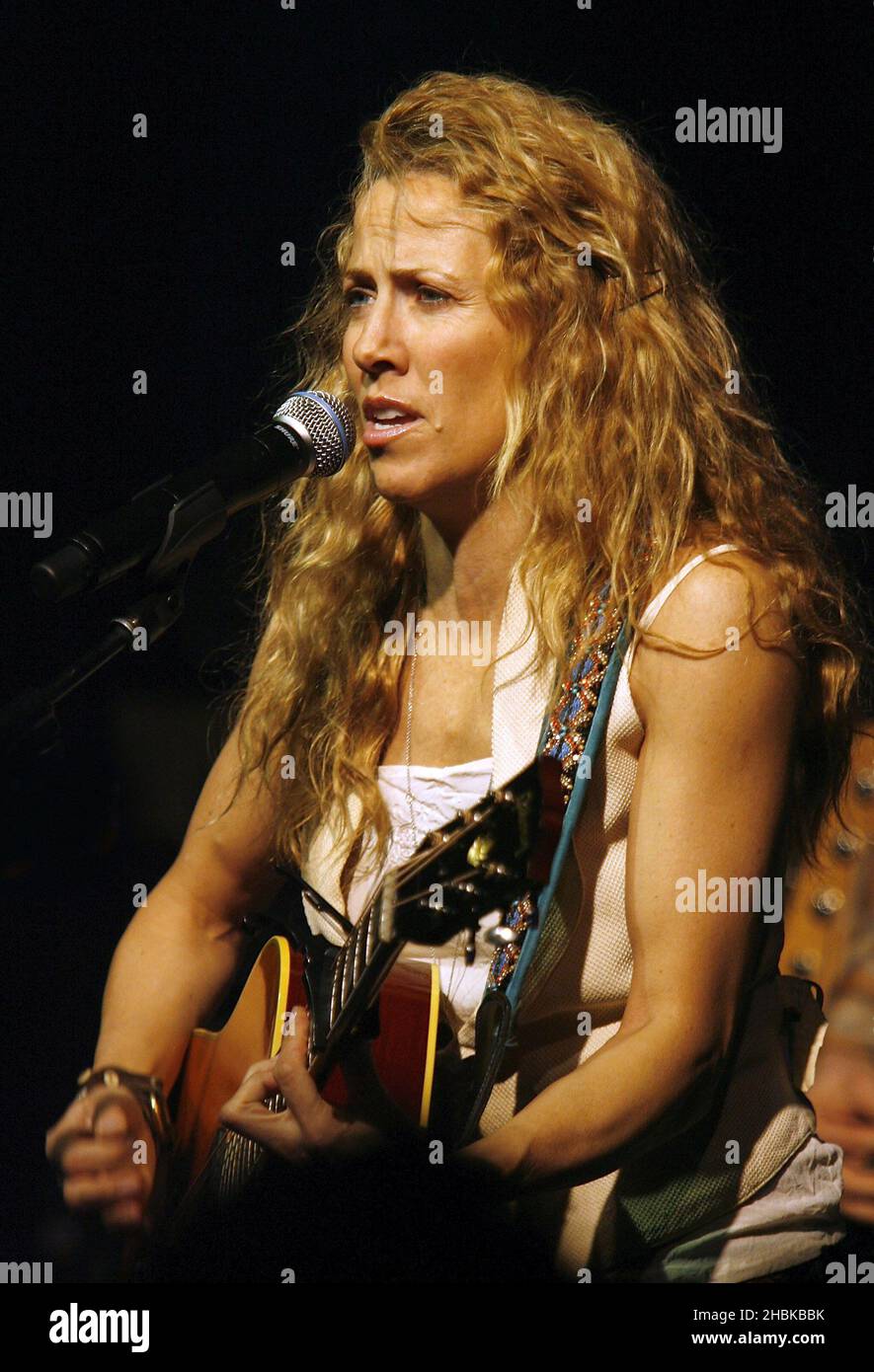 Sheryl crow performing on stage hi-res stock photography and images - Alamy
