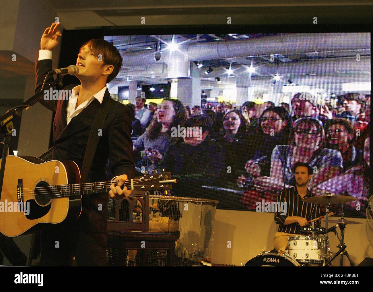 Dan Gillespie Sells and his band The Feeling perform at HMV Oxford ...