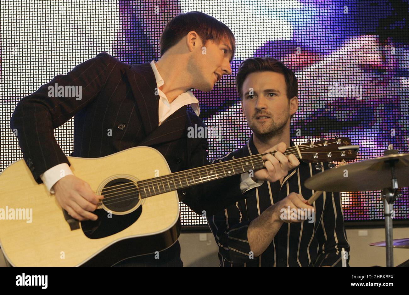 Dan Gillespie Sells and his band The Feeling perform at HMV Oxford ...