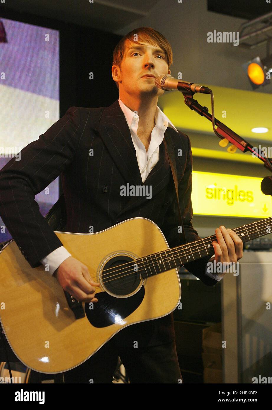 Dan Gillespie Sells and his band The Feeling perform at HMV Oxford ...