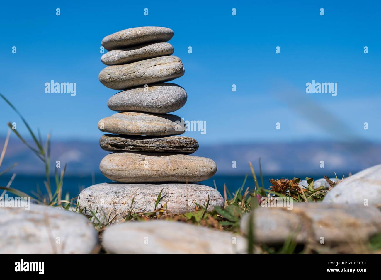 Pyramid of pebbles. Rock Zen in the background of the sea. Concept of ...