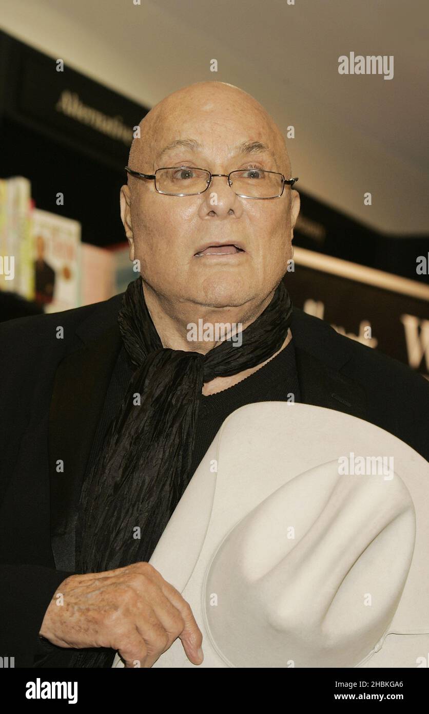 Tony Curtis signs his autobiography at Harrods, Waterstones, London ...