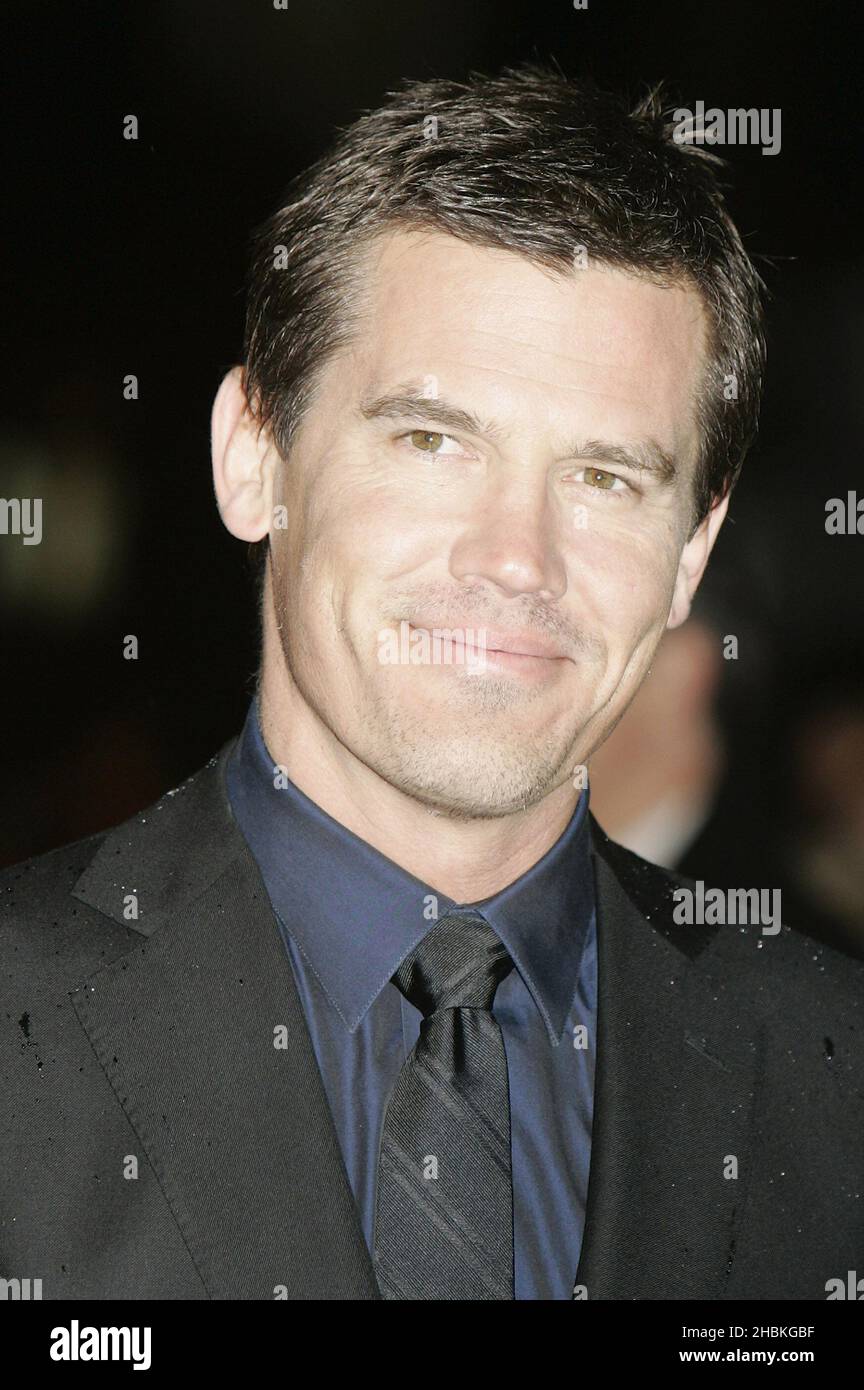 Josh Brolin arrives at the premier of "W" in Leicester square, London ...