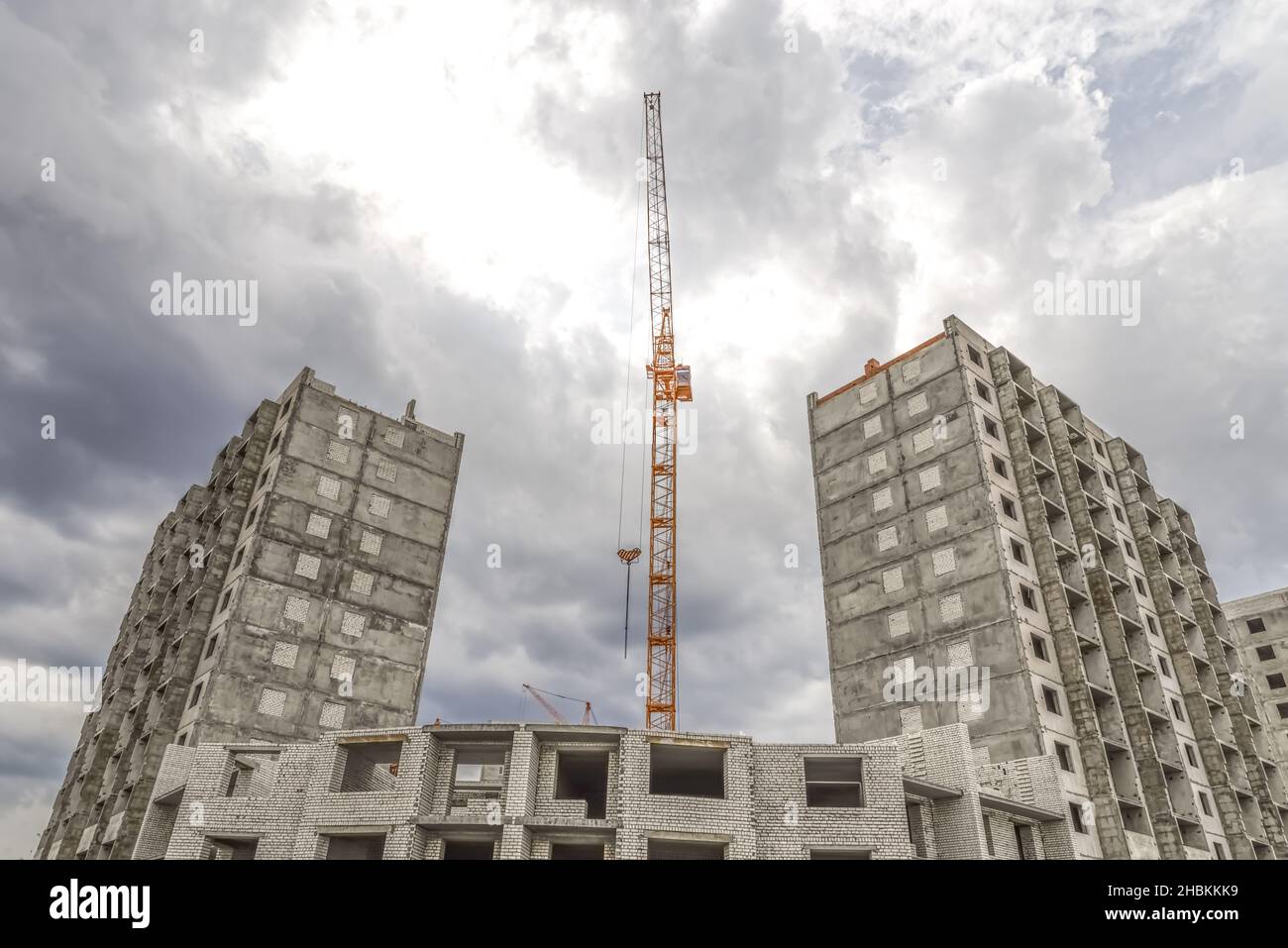 Hoisting cranes building activity hi-res stock photography and images ...