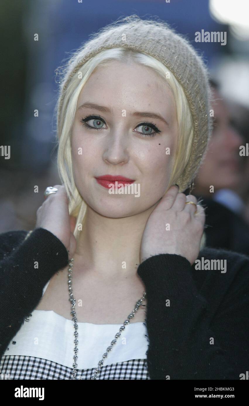 Lily Lovelesss Instagram Twitter And Facebook On Idcrawl
