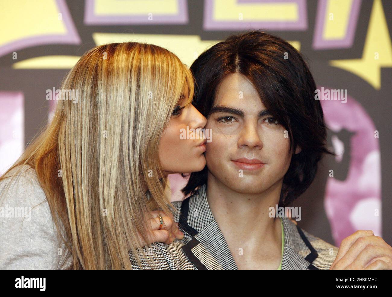 Miley Cyrus And Joe Jonas Kissing