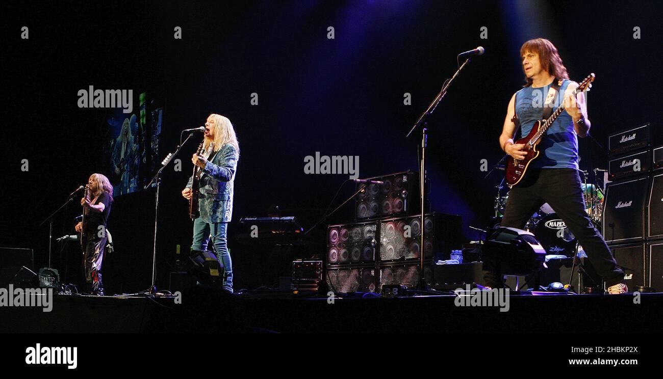 (left-right) Derek Smalls (Harry Shearer), David St. Hubbins (Michael ...