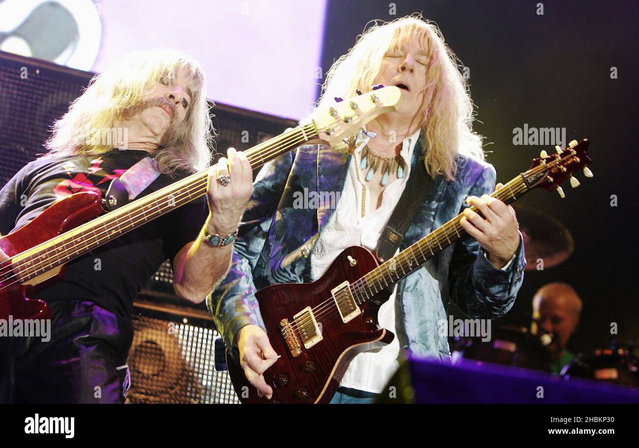 Left right derek smalls harry shearer hi-res stock photography and ...