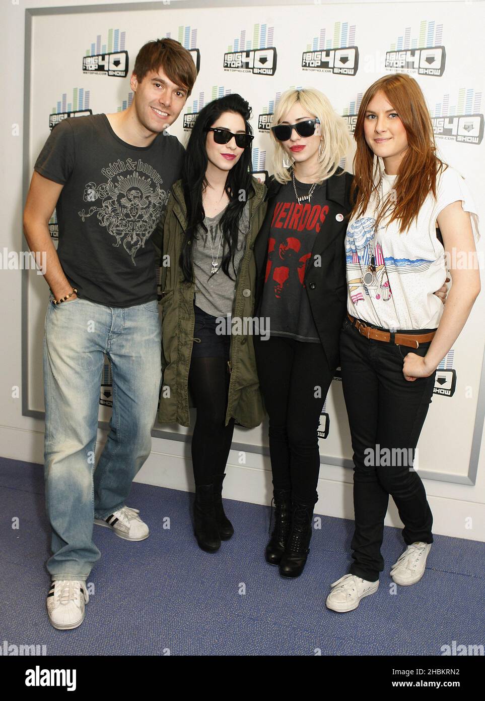 Lisa and Jessica of The Veronicas pose with presenters Richard and Kat ...