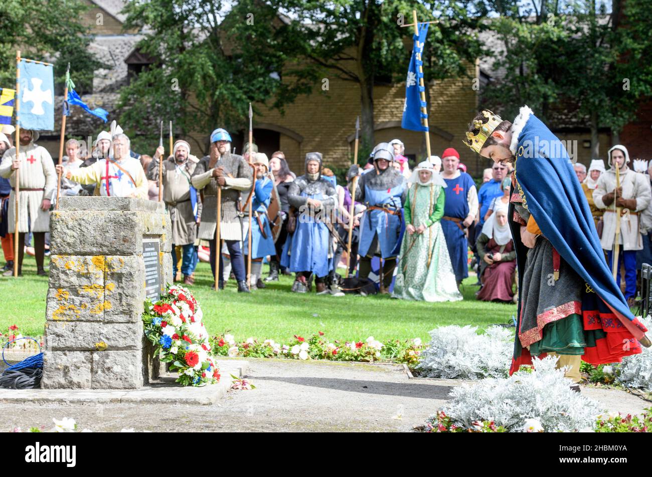 A medieval actor lays a wreath at the Simon de Montfort memorial at ...
