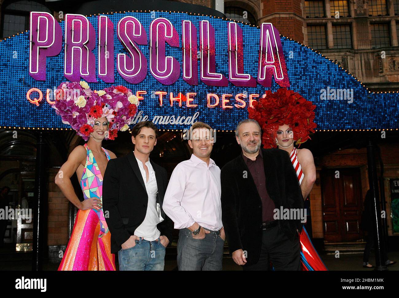Oliver Thornton, Jason Donovan, John Bowe and the cast of Priscilla ...
