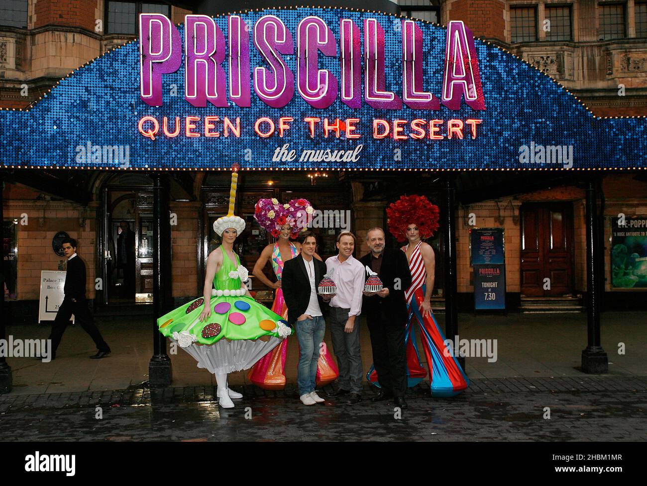 Oliver Thornton, Jason Donovan, John Bowe and the cast of Priscilla ...