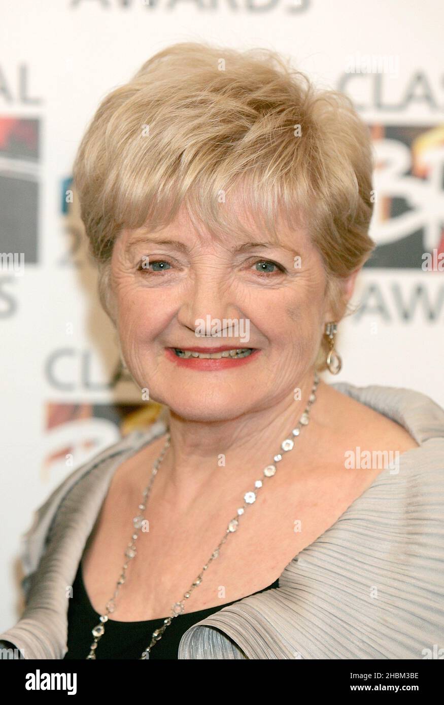 Julia mckenzie hi-res stock photography and images - Alamy