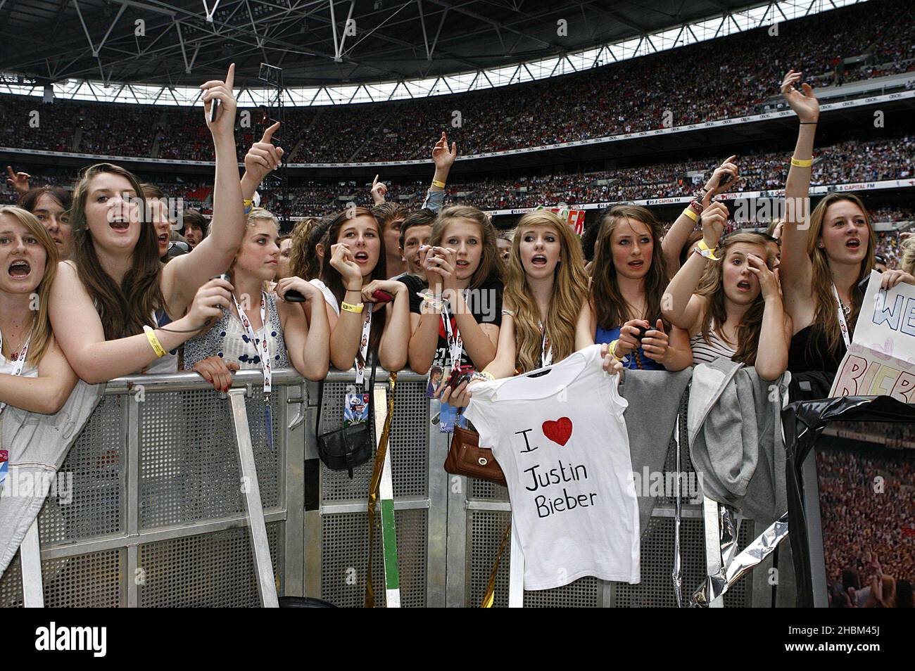 Justin Bieber Fans At Concert