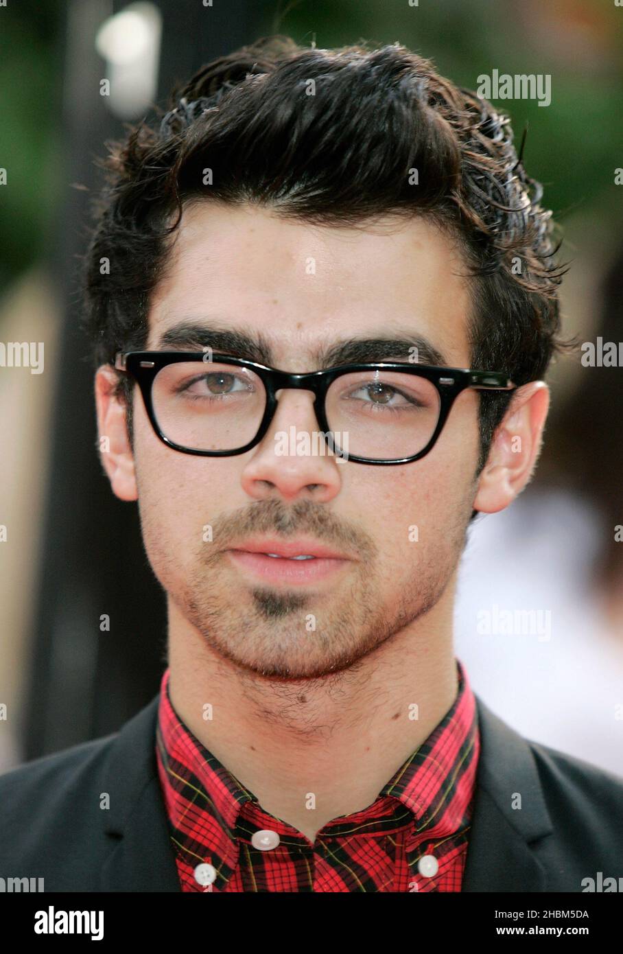 Joe Jonas of The Jonas Brothers arrives at the Twilight Saga Eclipse ...