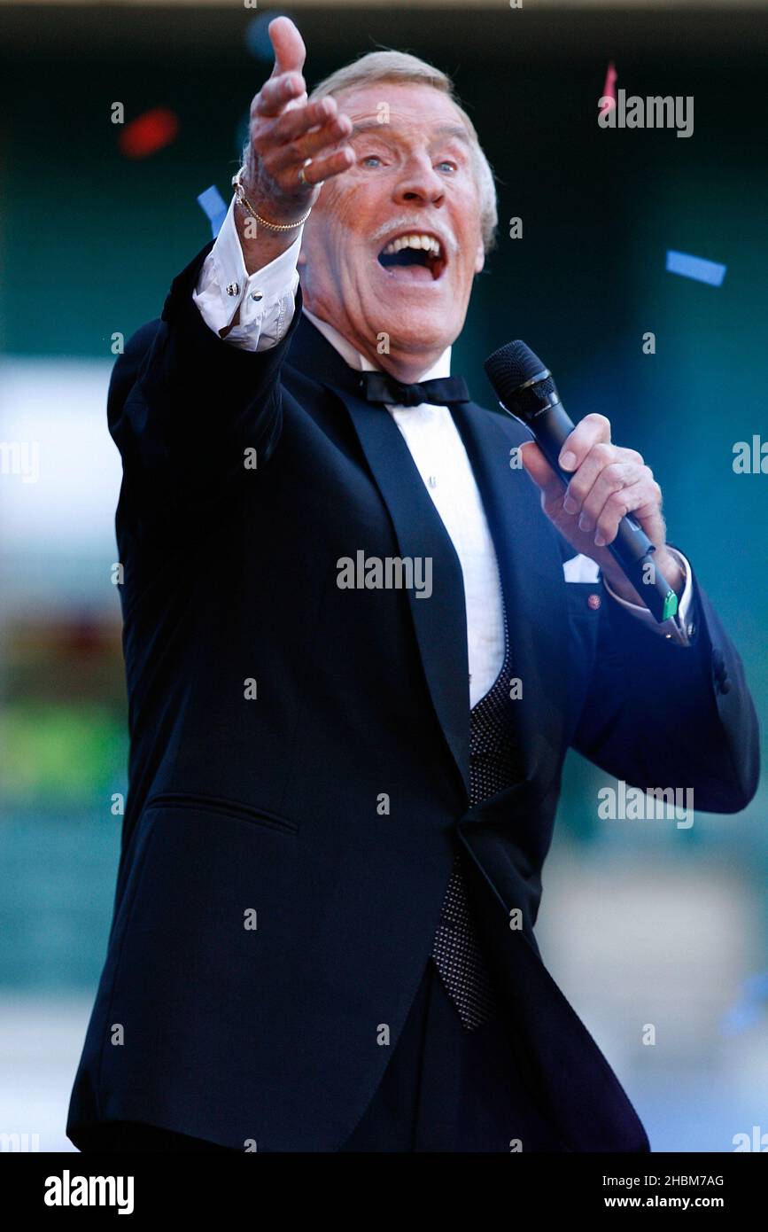 The bruce forsyth show hi-res stock photography and images - Alamy