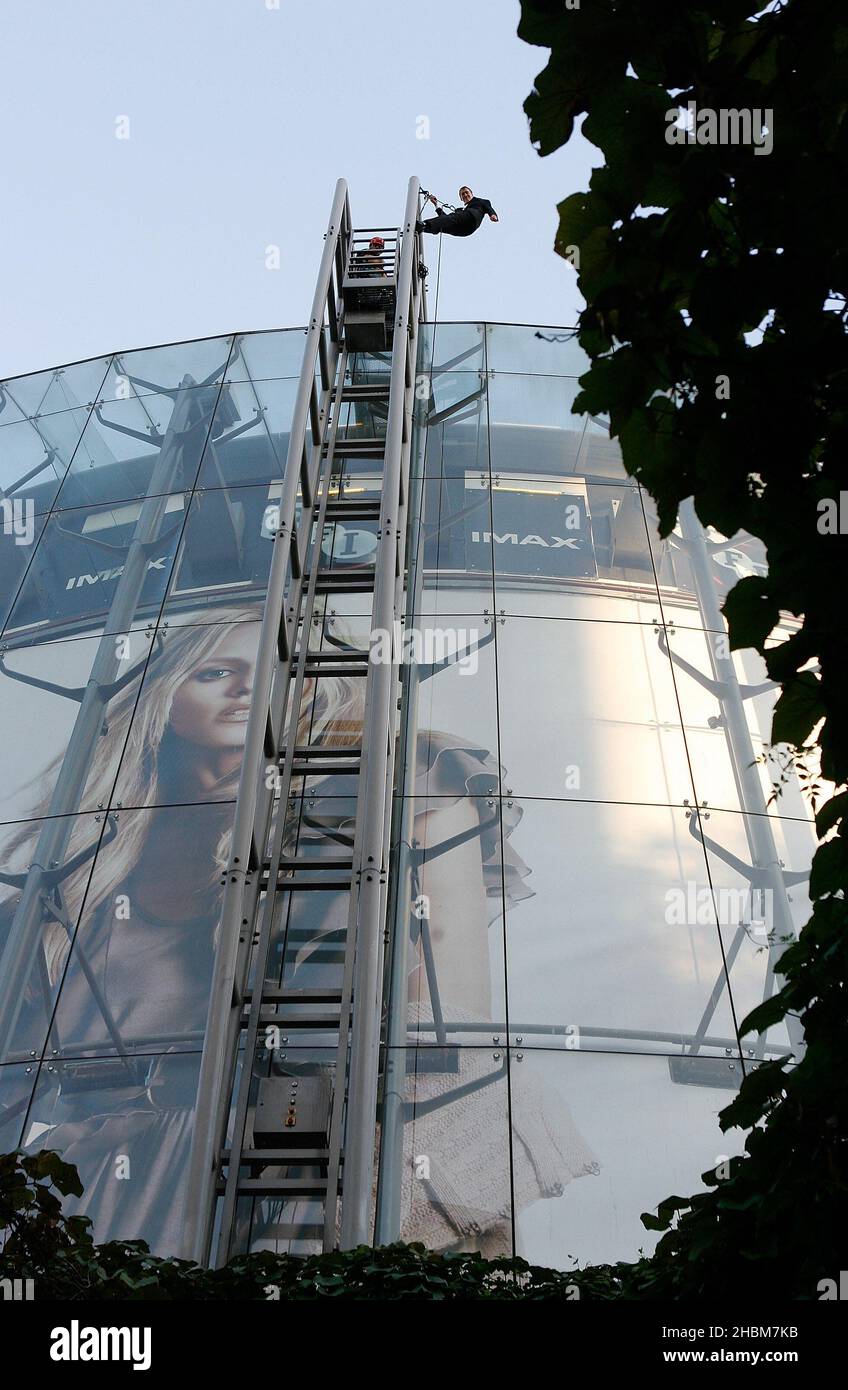 Leo Houlding climber abseils to The Wildest Dream Premiere (in memory ...