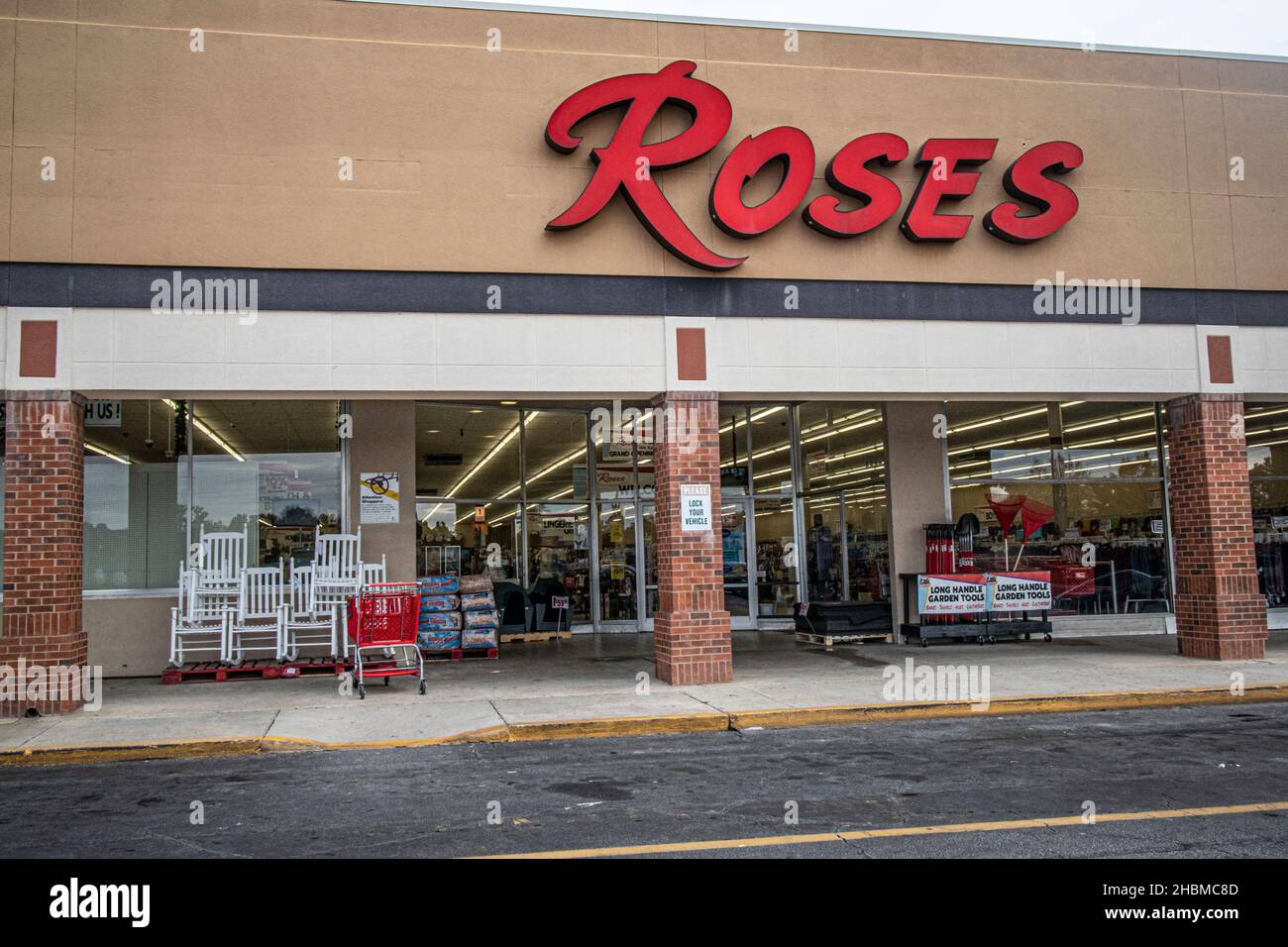 Augusta, Ga USA - 12 15 20: Vintage retro Roses retail store Stock ...
