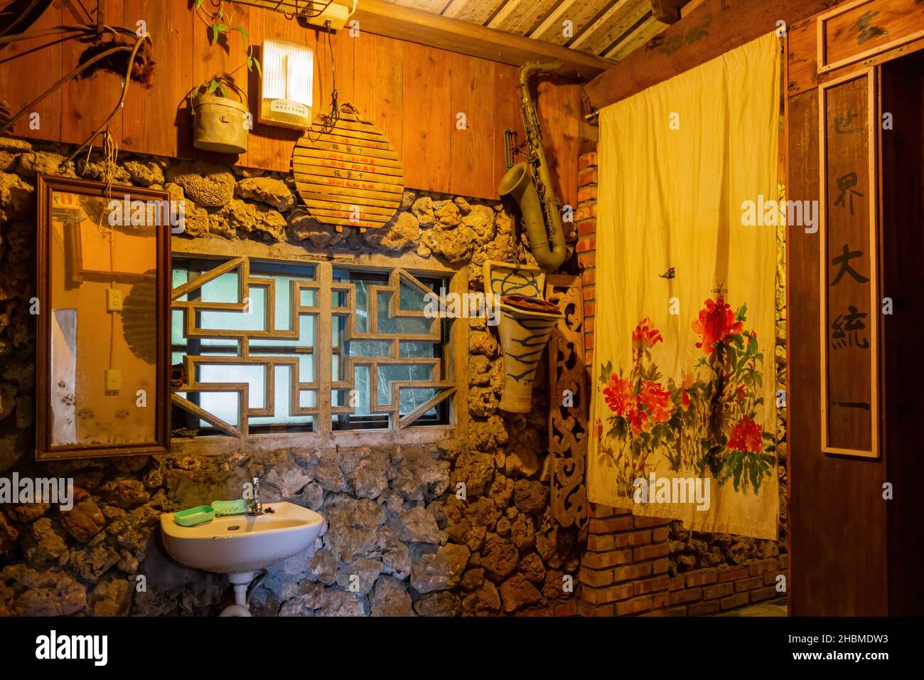 Chinese restaurant interior historical hi-res stock photography and ...