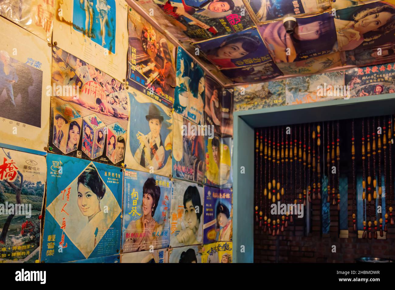 Chinese restaurant interior historical hi-res stock photography and ...