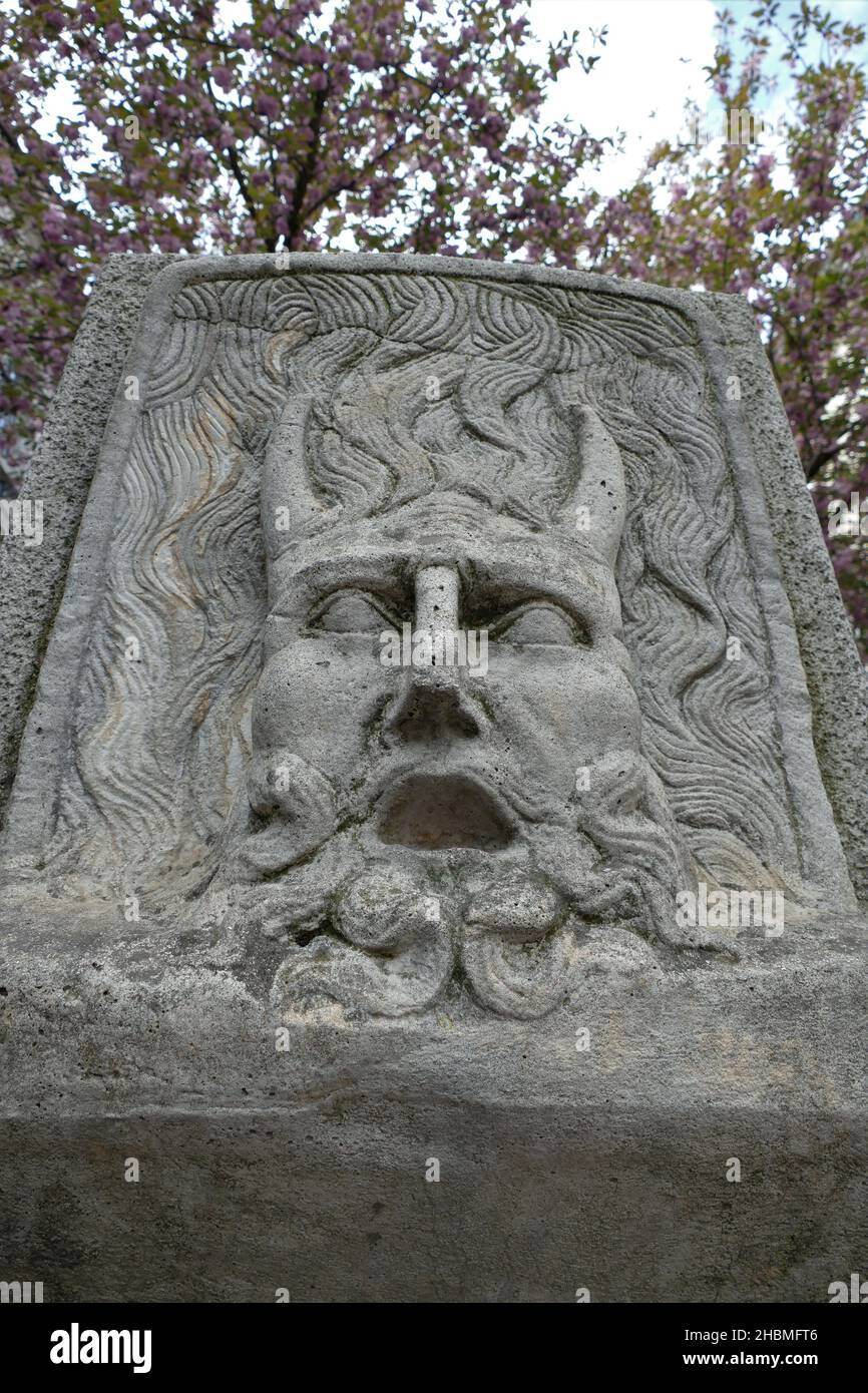 River god mask hi-res stock photography and images - Alamy