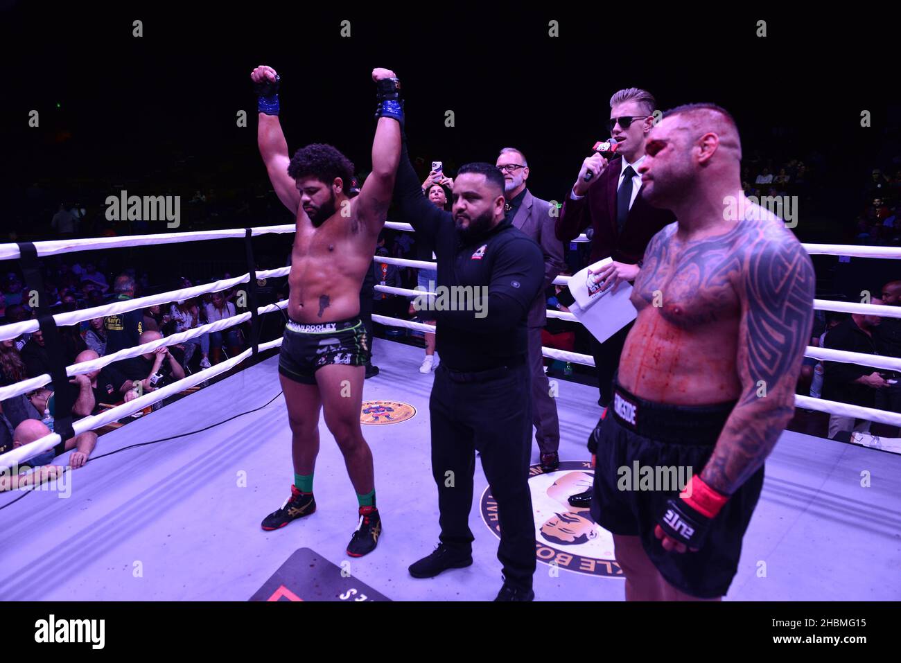 MIAMI, FLORIDA - DECEMBER 17: Fighters Teagan Franco vs Jeremy Smith ...