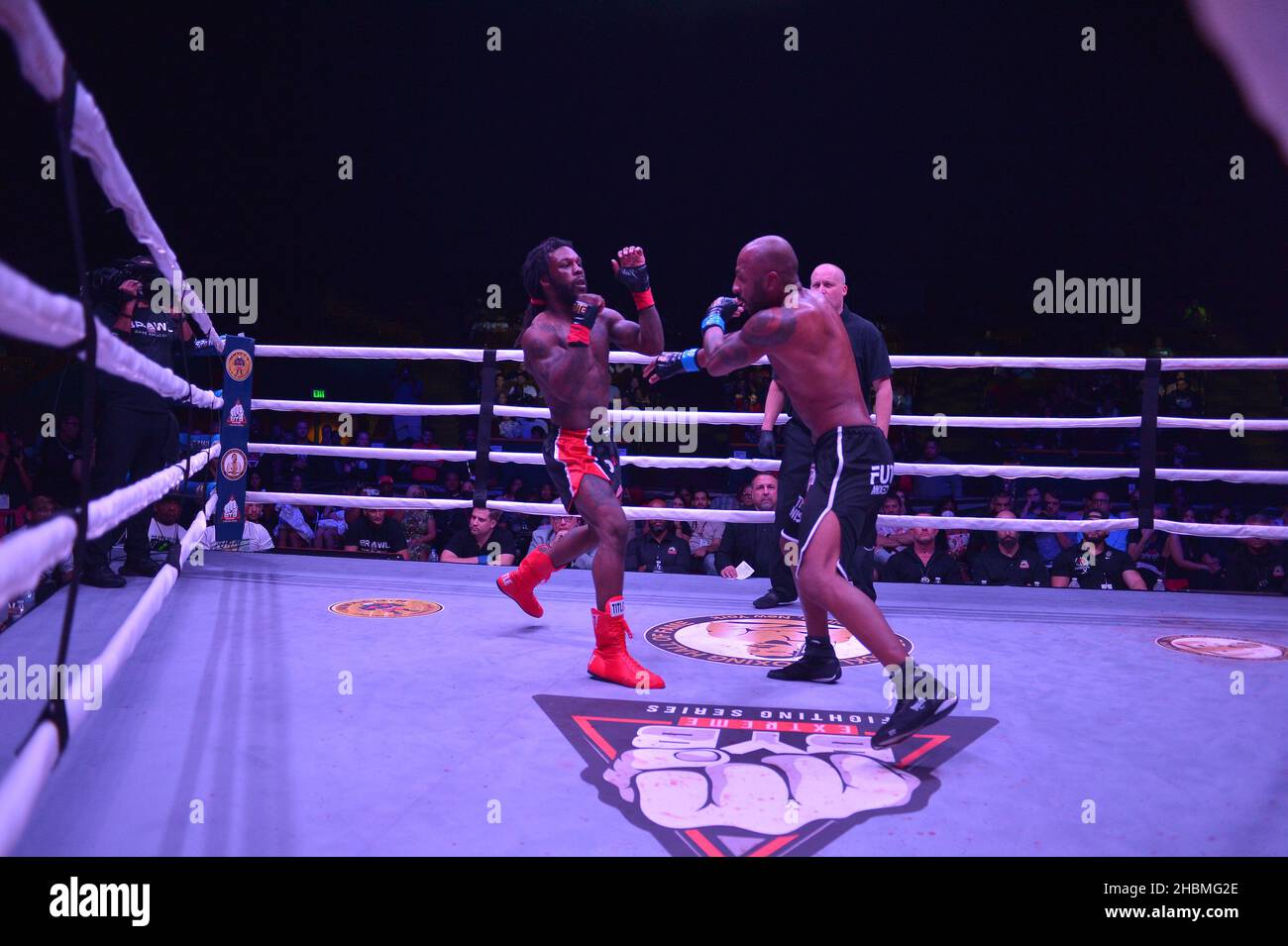 Bareknuckle brawl hi-res stock photography and images - Alamy