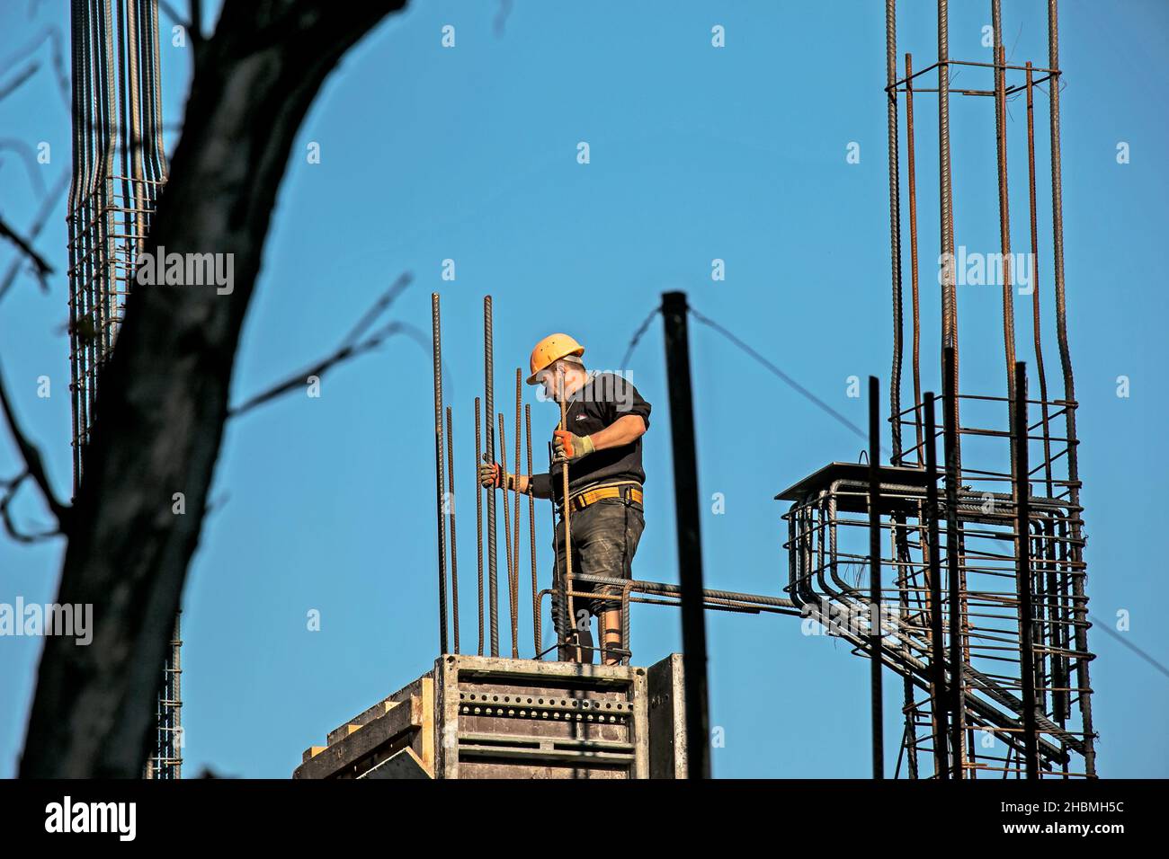 Dnepropetrovsk, Ukraine - 10.30.2021: Construction of a high-rise ...
