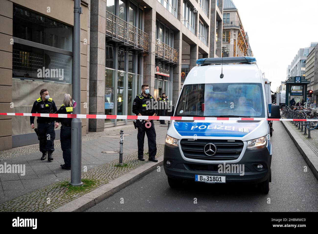 Berlin, Germany. 20th Dec, 2021. Police are standing in front of the ...