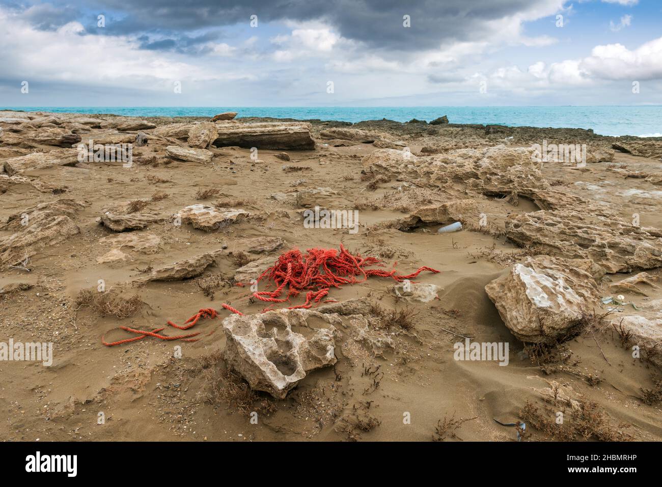 Tangled rope hi-res stock photography and images - Alamy