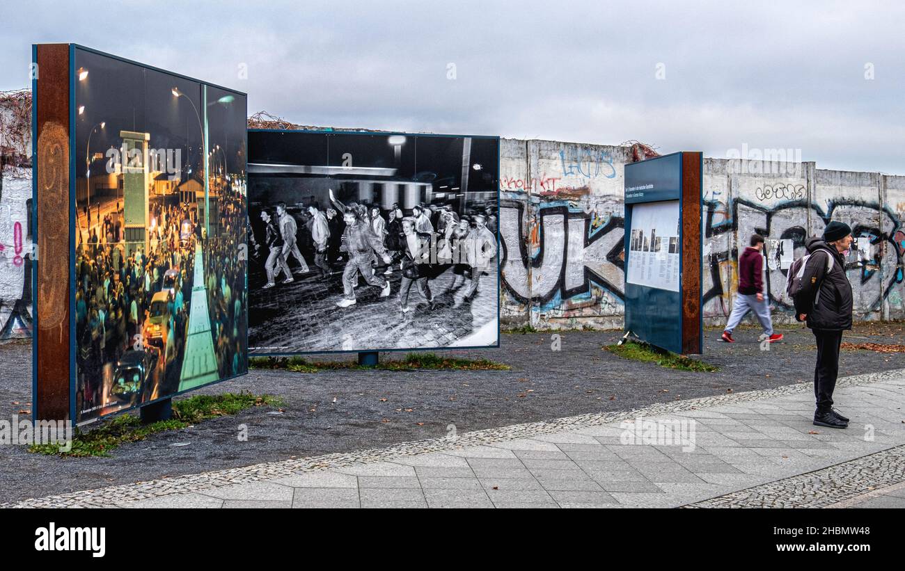 Celebrates the gdr peaceful revolution hi-res stock photography and ...