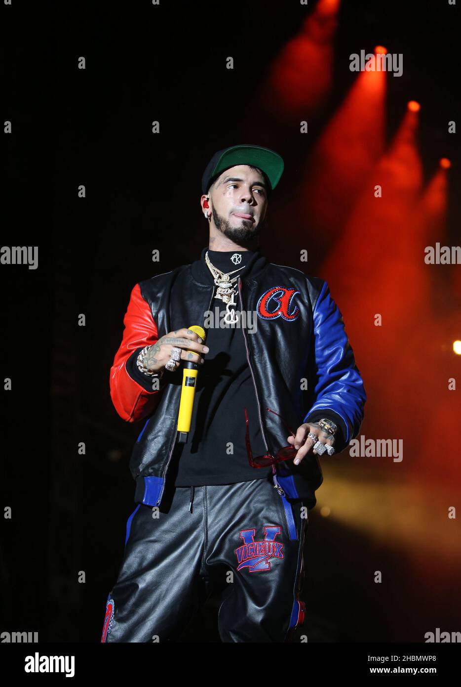 MIAMI, FLORIDA - DECEMBER 19: Anuel AA performs at Vibra Urbana Miami ...
