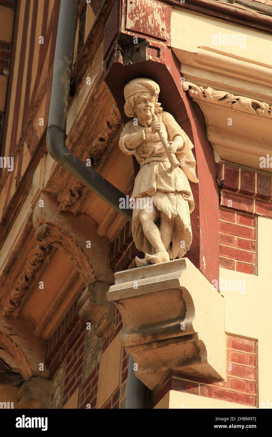 Statue flute player hi-res stock photography and images - Alamy