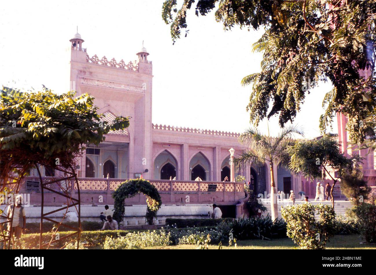 Memon Masjid, Mosque on M.A. Jinnah Road, with Minaret obscured on ...