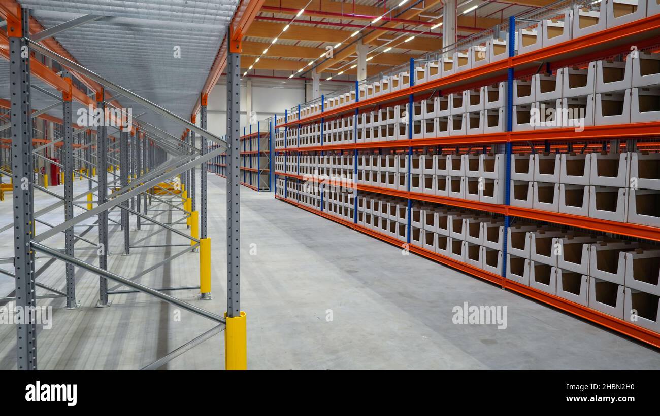 logistics warehouse with empty high racks Stock Photo - Alamy