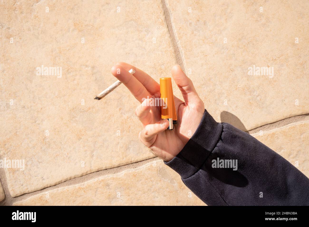 Snap weed hi-res stock photography and images - Alamy