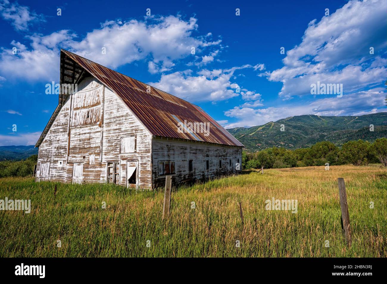A lone croft house cottage in a rural mountain landscape Stock Photo ...