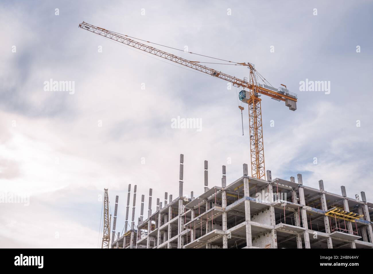 Column crane and new high-rise houses Stock Photo - Alamy